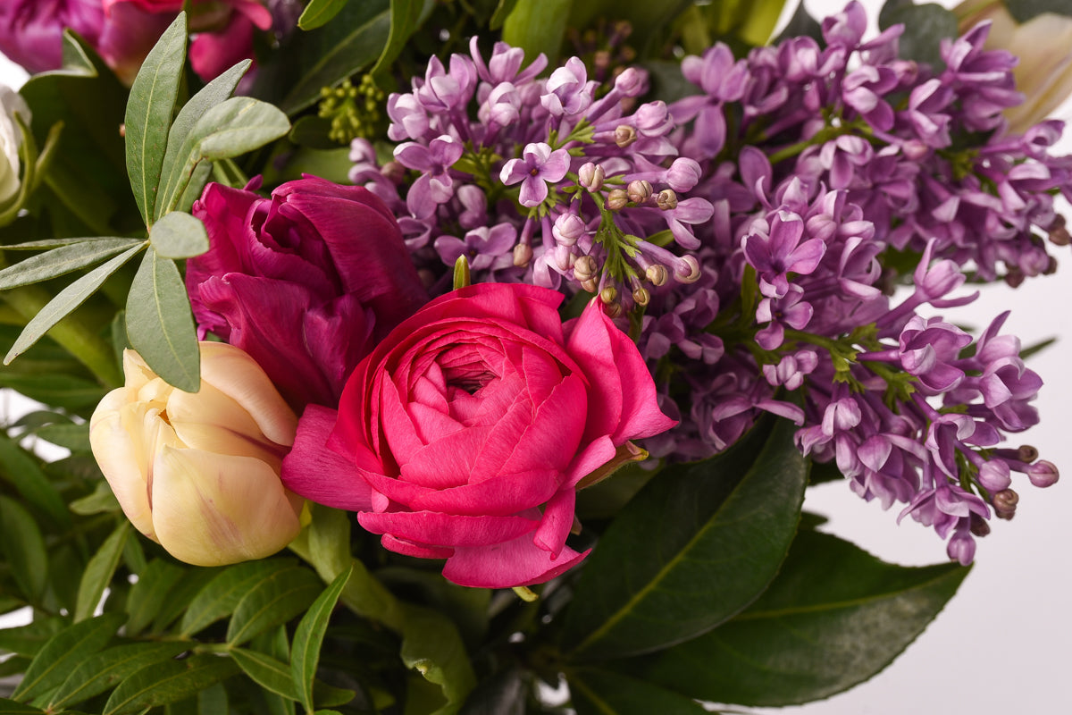 Buchet de liliac anemone si ranunculus